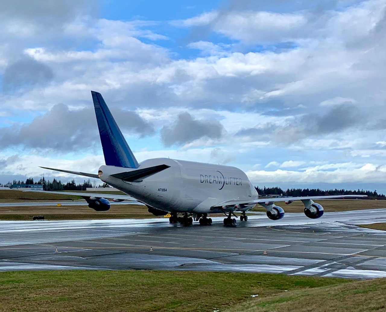 Boeing offers Dreamlifter to carry critical shipments