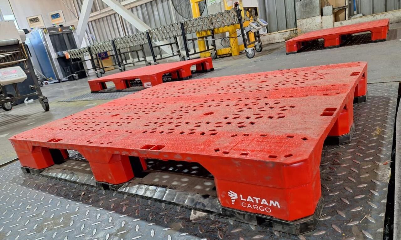 LATAM Cargo Group launches recycled plastic pallets