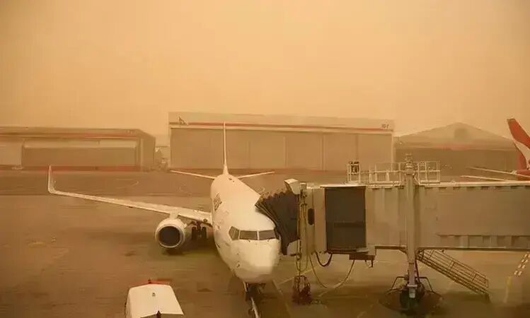 How does dust threaten air cargo efficiency and sustainability?